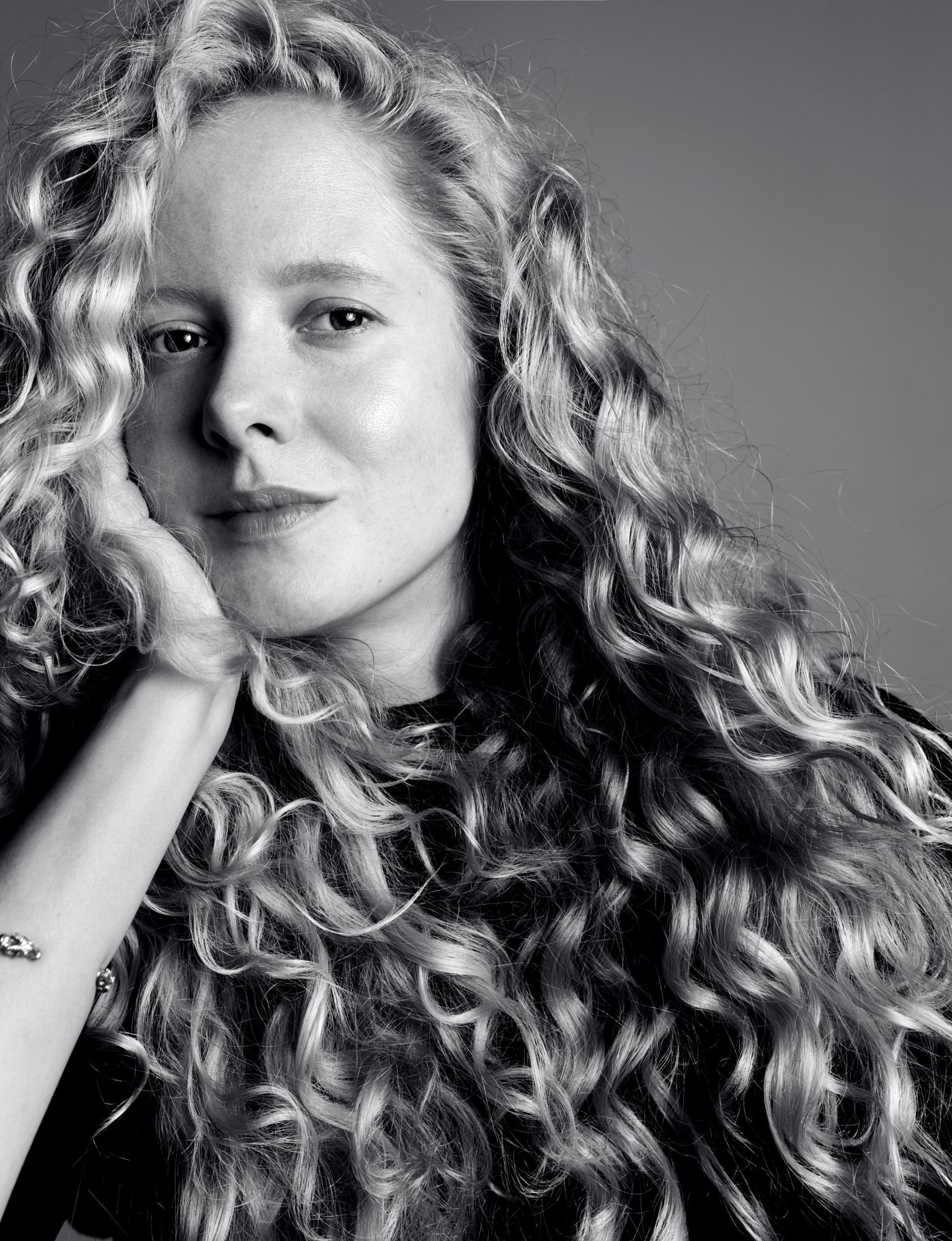 Anna October: Dressed to Date | FHCM